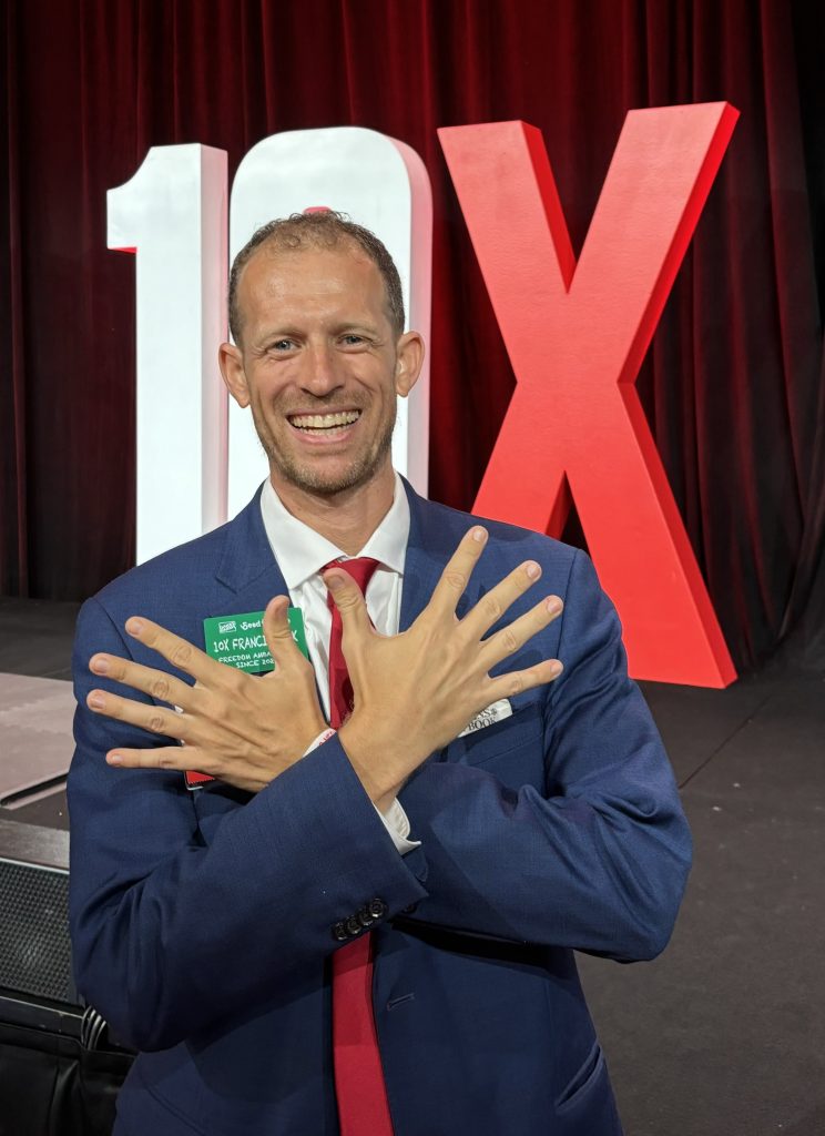 Speaker Francis Cook - Tonni Lea